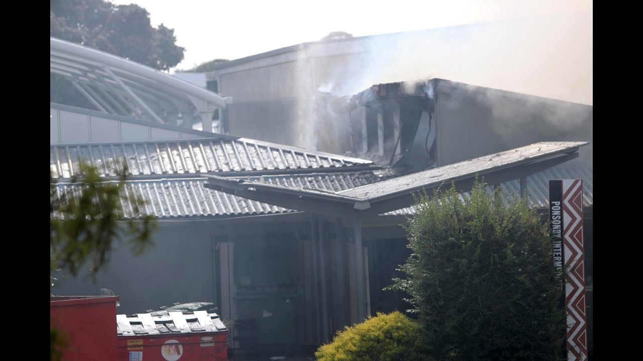 Fire at Ponsonby Intermediate School in Auckland | Stuff.co.nz - YouTube