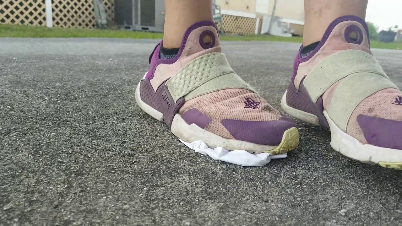 ASMR foot crunching - YouTube