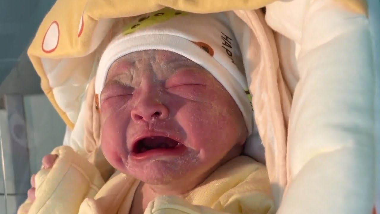 The first cry of a newborn is so cute - YouTube