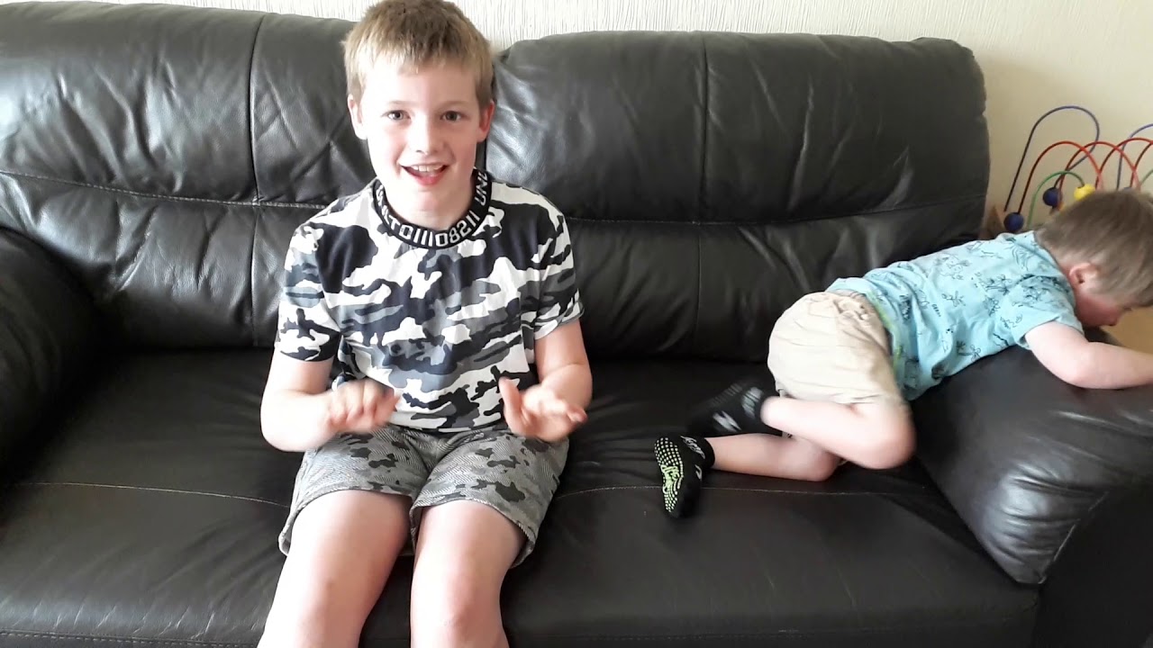 Makaton sign for wait - YouTube