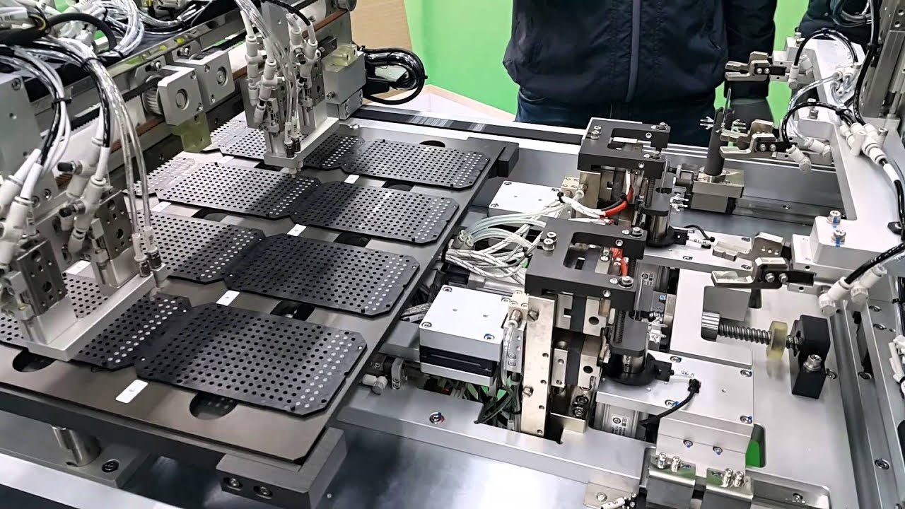 스마트폰 렌즈 커팅기(Lens cutting machine, lens gate cutting ) - YouTube