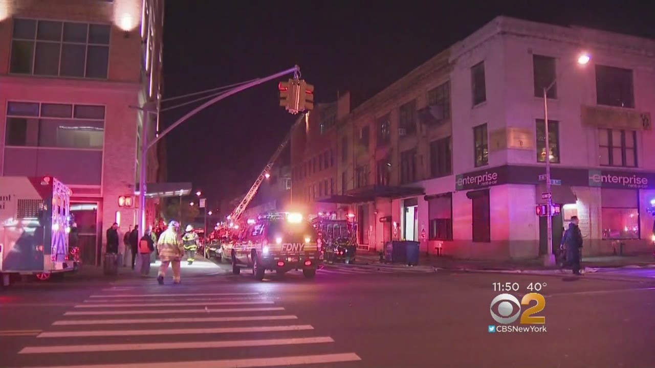 Fire Breaks Out At Hell's Kitchen Commercial Building - YouTube