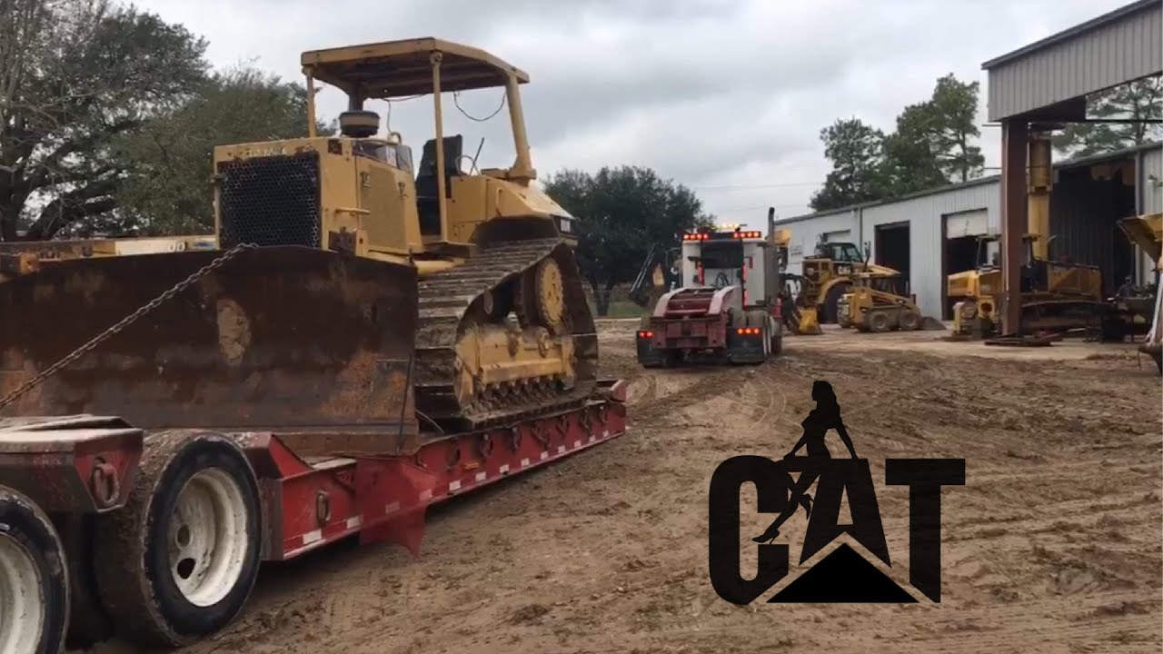 CAT D6M XL dozer loading and unloading from RGN lowboy - YouTube