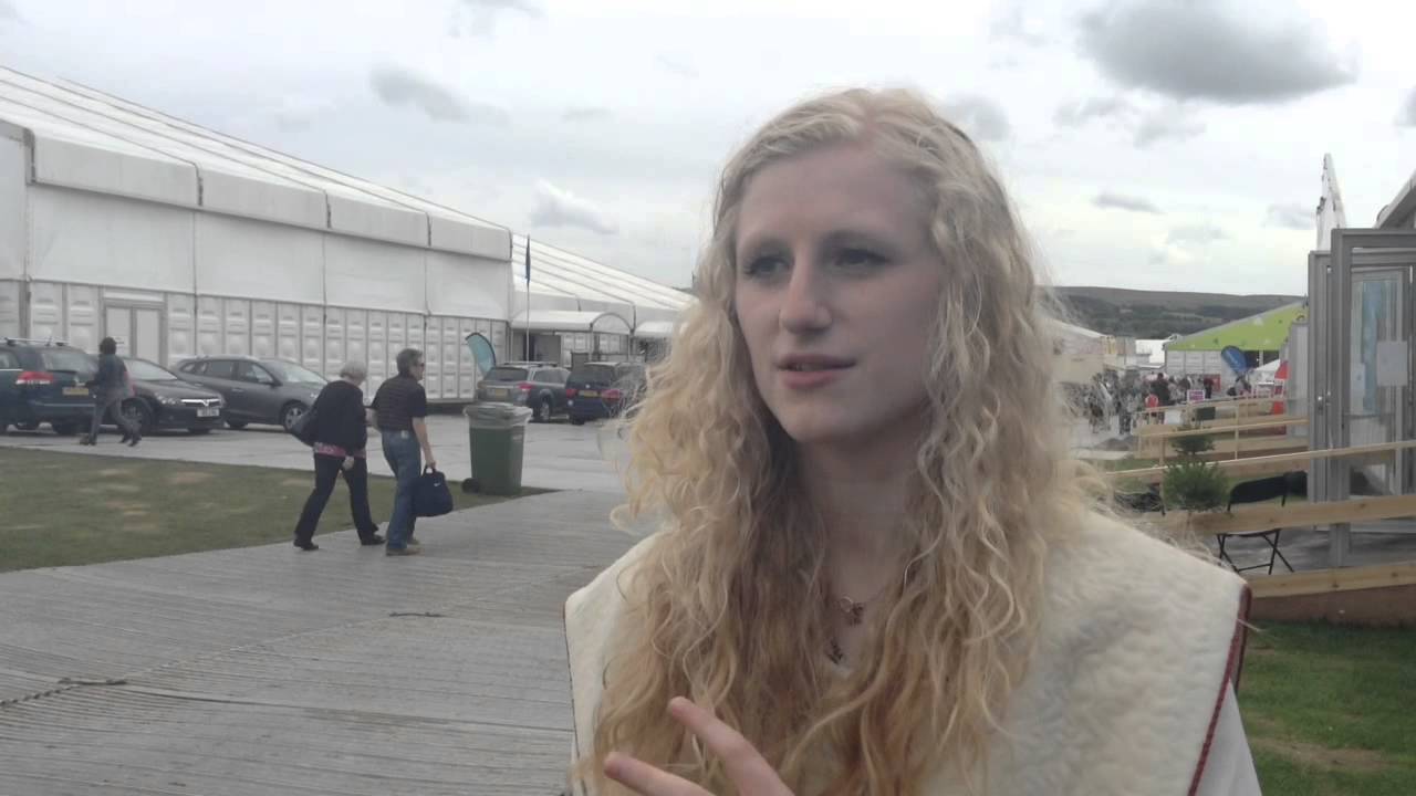 Ffion Haf - enillydd y Fedal Ddrama - YouTube