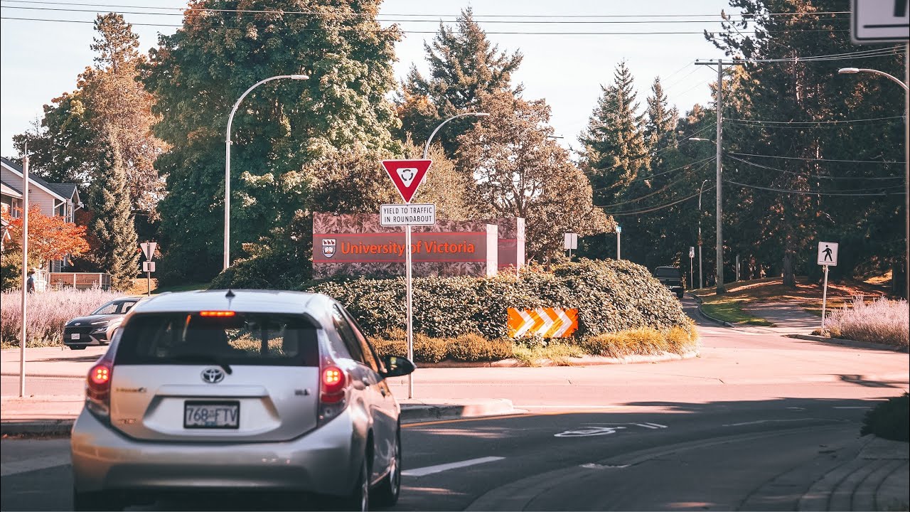 Navigating Roundabouts: Yielding and Managing Congestion - YouTube