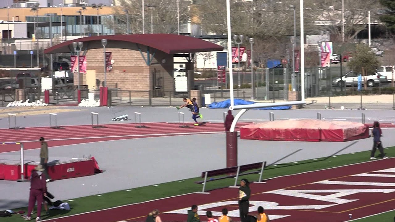 1 ON 1, Head to Head, 400 Meter High Hurdle Battle - YouTube