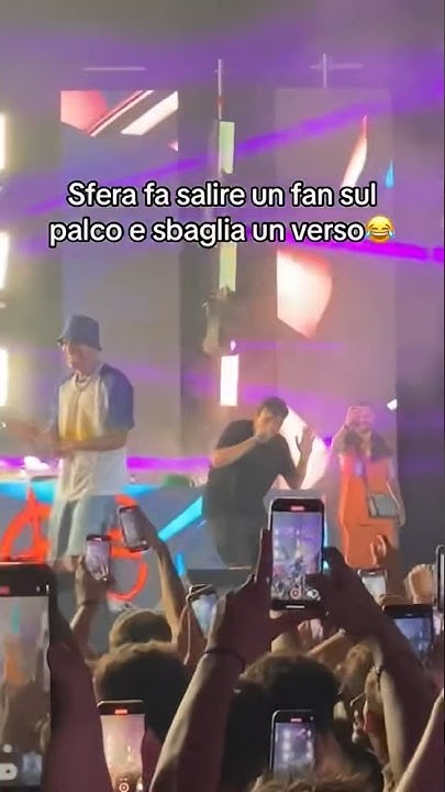 Sfera Ebbasta fa salire un fan sul palco ma… - YouTube