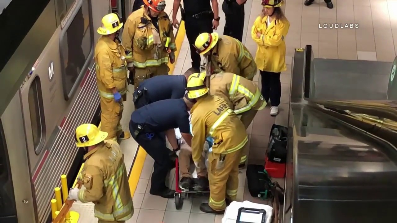 Man Falls In Between Train / Union Station 9.22.18 - YouTube