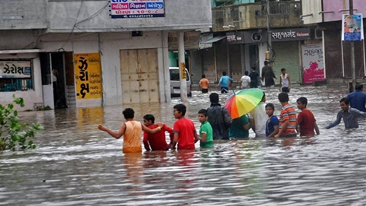 Very Heavy Rain in Vapi | Cyclone Tauktae - YouTube