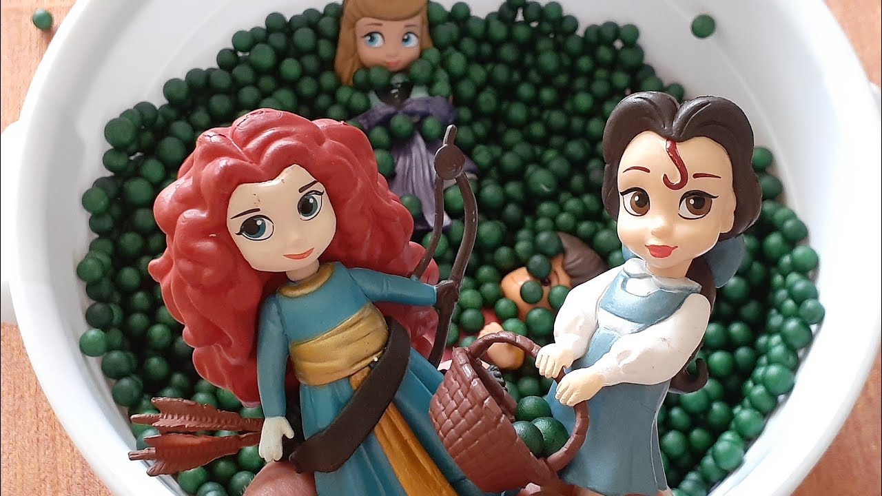 Princess toys play with imitation inflatable toy Disney Princesses ...