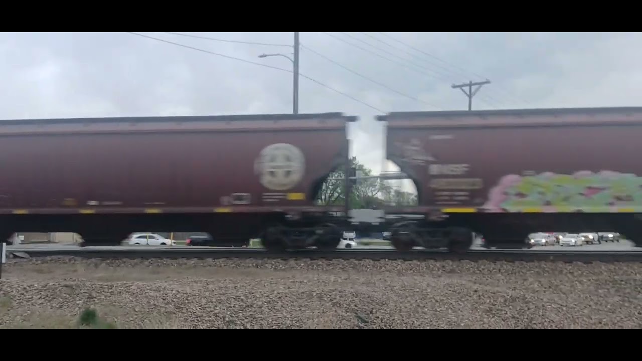 Westbound BNSF unit grain train aka the earthworm - YouTube