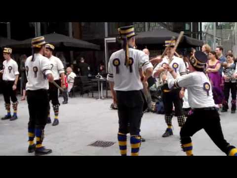 5000 Morris Dancers - Hammersmith Morris Men - YouTube