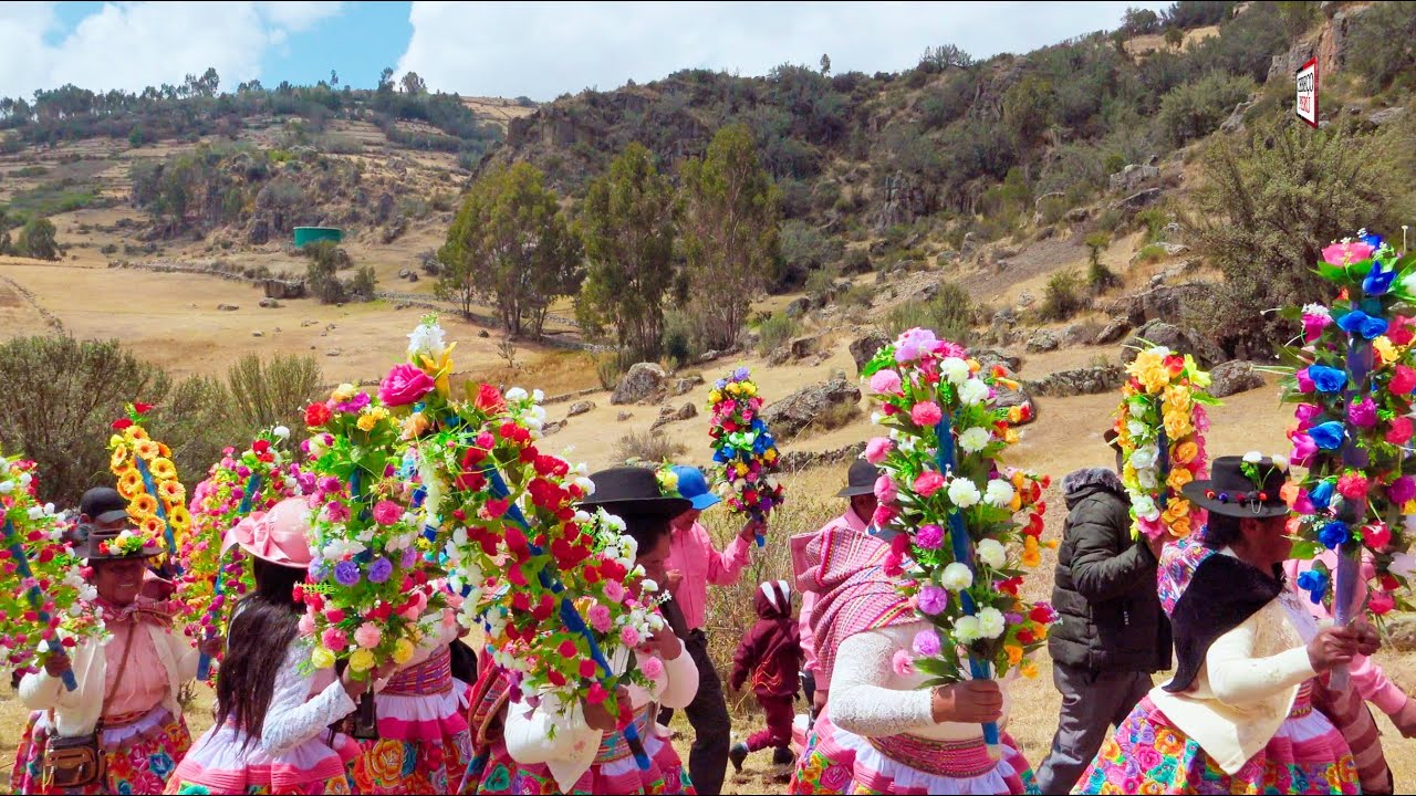 UNA FIESTA DE FLORES en Tajamar Acoria Huancavelica Parte 1 - YouTube
