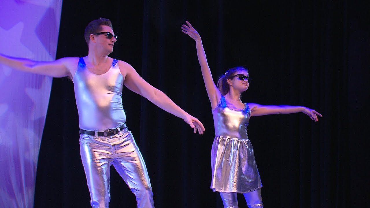 Celebrity Dance Moves - YouTube