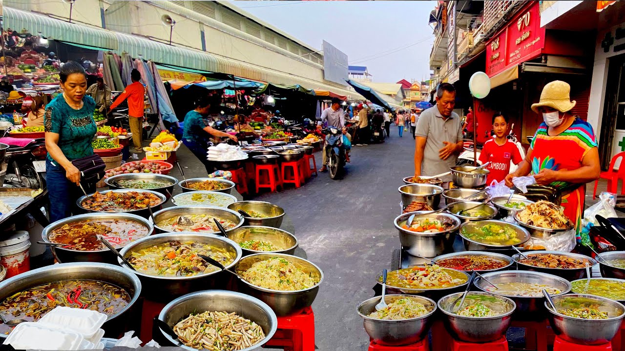 Delicious, quick and easy street dinner at Chbar Ampov Market in Phnom Penh - YouTube
