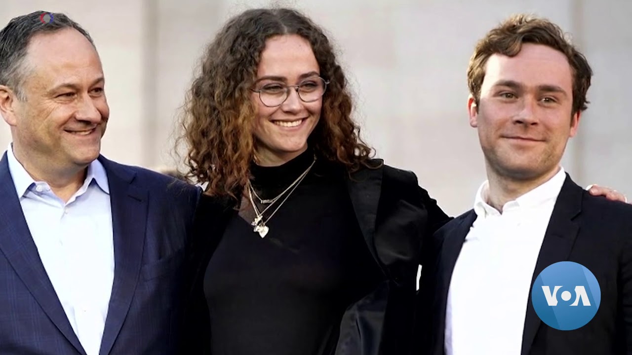 Doug Emhoff Makes History as First ‘Second Gentleman’ - YouTube