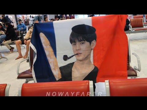 240612 MINGYU 민규 (Seventeen 세븐틴) was amazed by this French flag 🇫🇷 🥖 ...