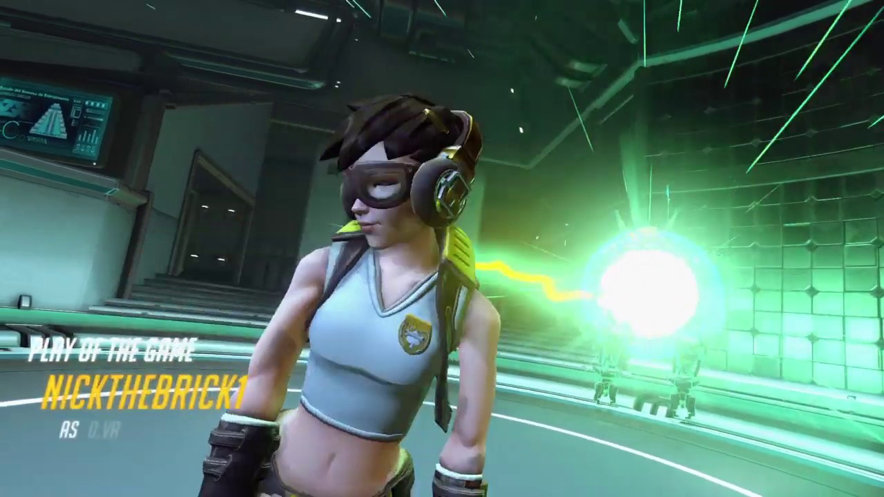 Exploding mech saved me from reinhardts hammer down charge combo ...