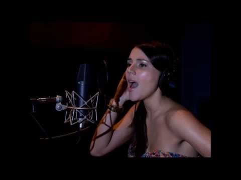 Ella atraveso el espejo   Carolina Gaitan