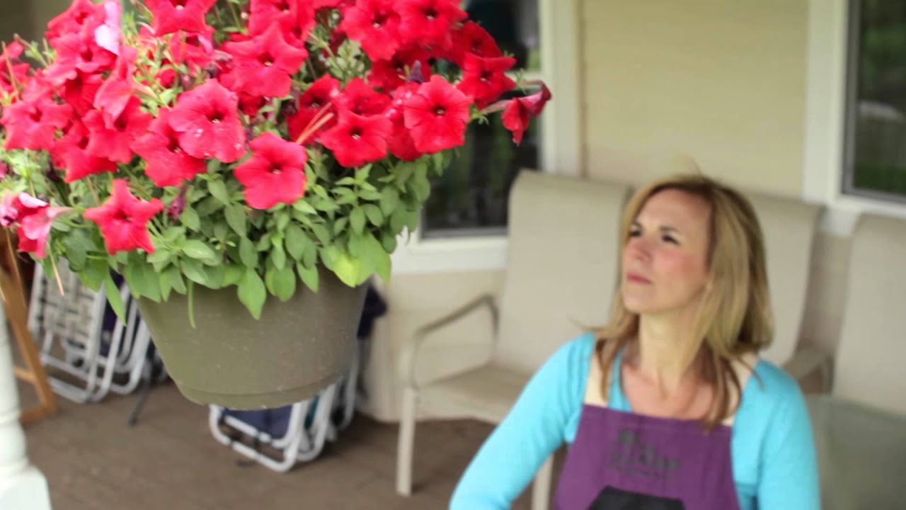 The Roo Apron + gardening made simple with the Roo. - YouTube
