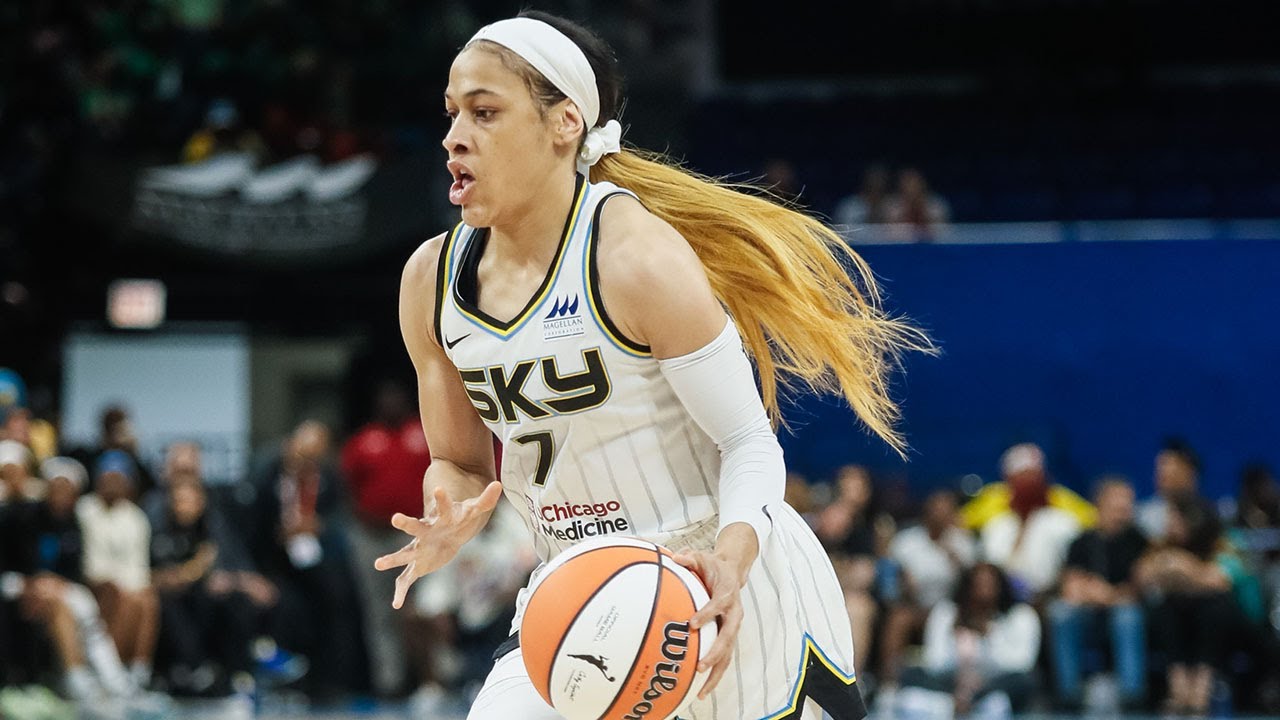 HIGHLIGHTS: Chennedy Carter scores 19 points in Sky win over Dream ...