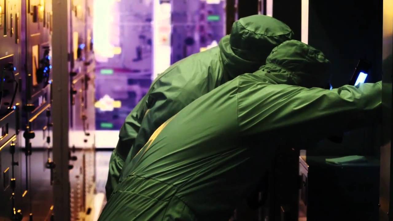 Intel Factory Tour - 32nm Manufacturing Technique - YouTube