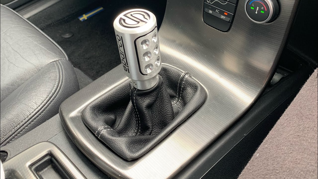 How to change your Volvo C30 gearknob - YouTube