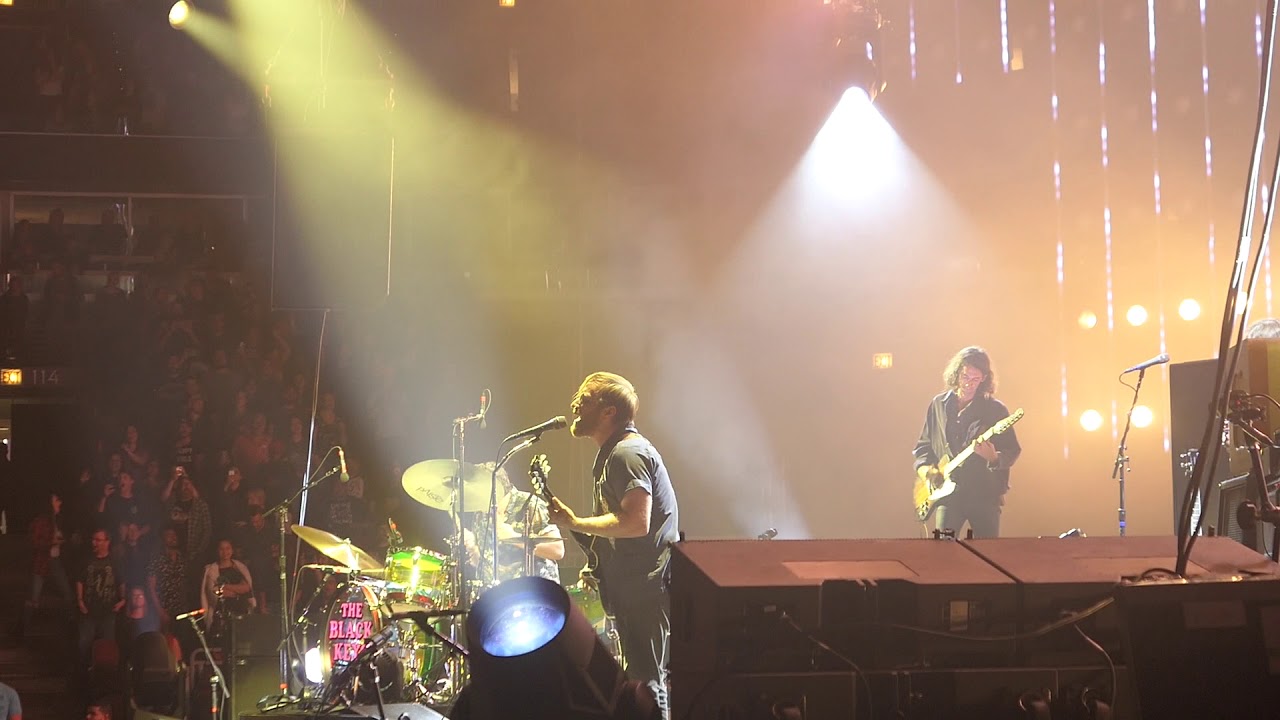 The Black Keys - Lonely Boy, live in Chicago, September 27, 2019 - YouTube