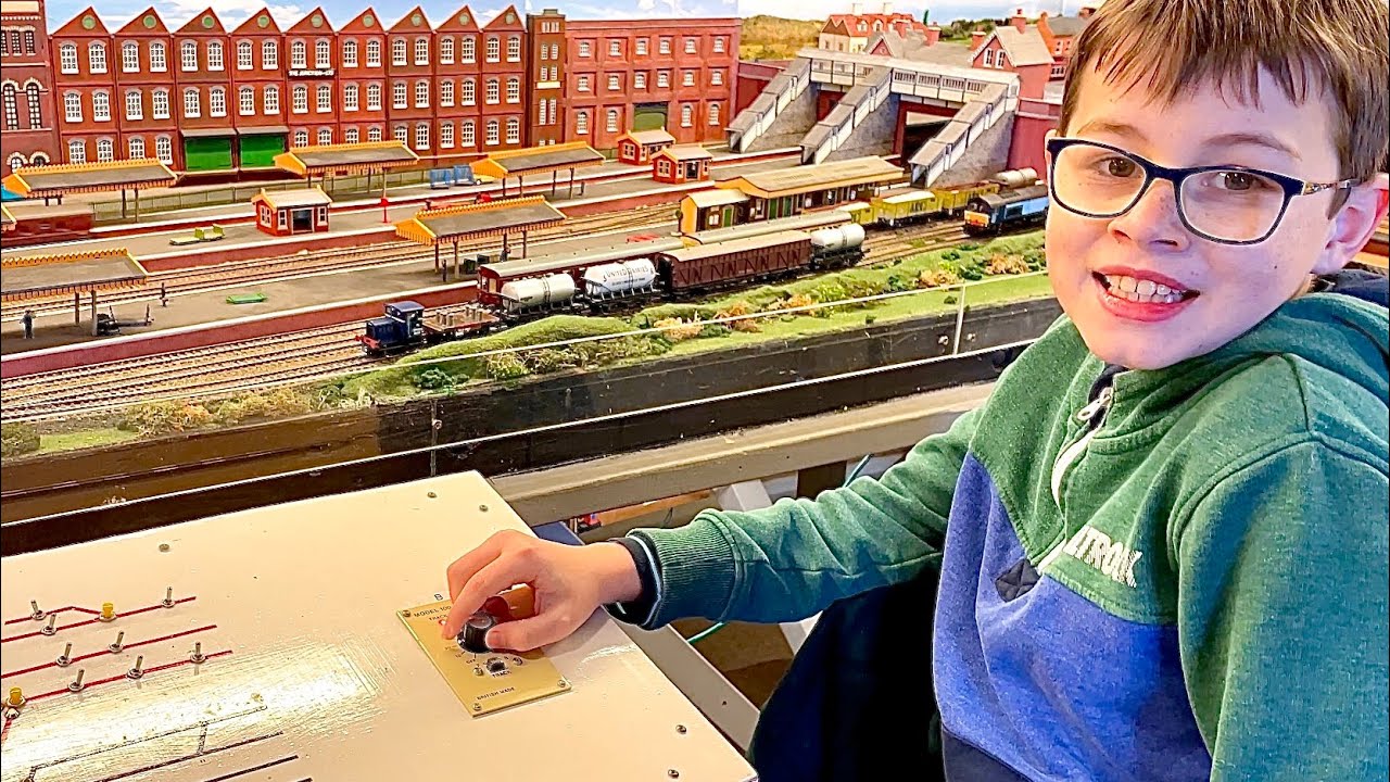 Model Trains For Kids - Driving Model Train Set Layouts - YouTube