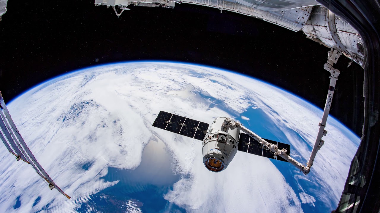 ISS Timelapse - Dragon CRS 17 Grapple & Berthing (6 Maggio 2019) - YouTube