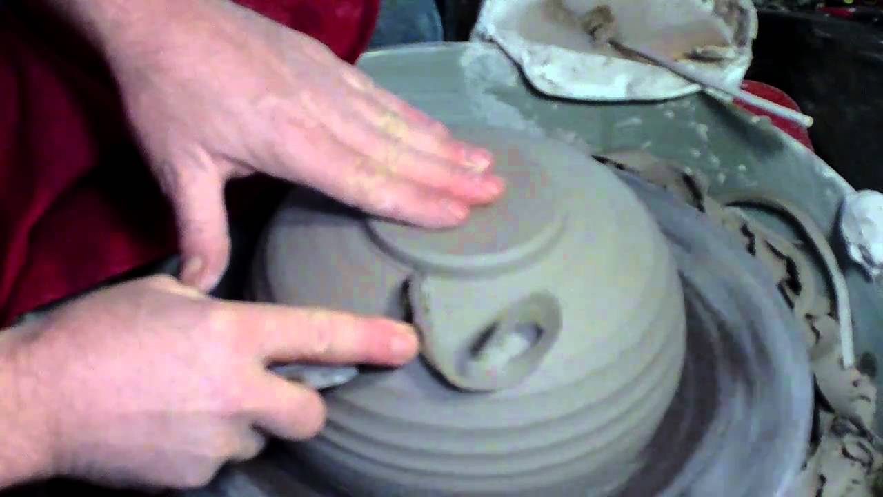 SIMON LEACH POTTERY WORKSHOPS - Japan appeal & trimming 2 bowls - YouTube