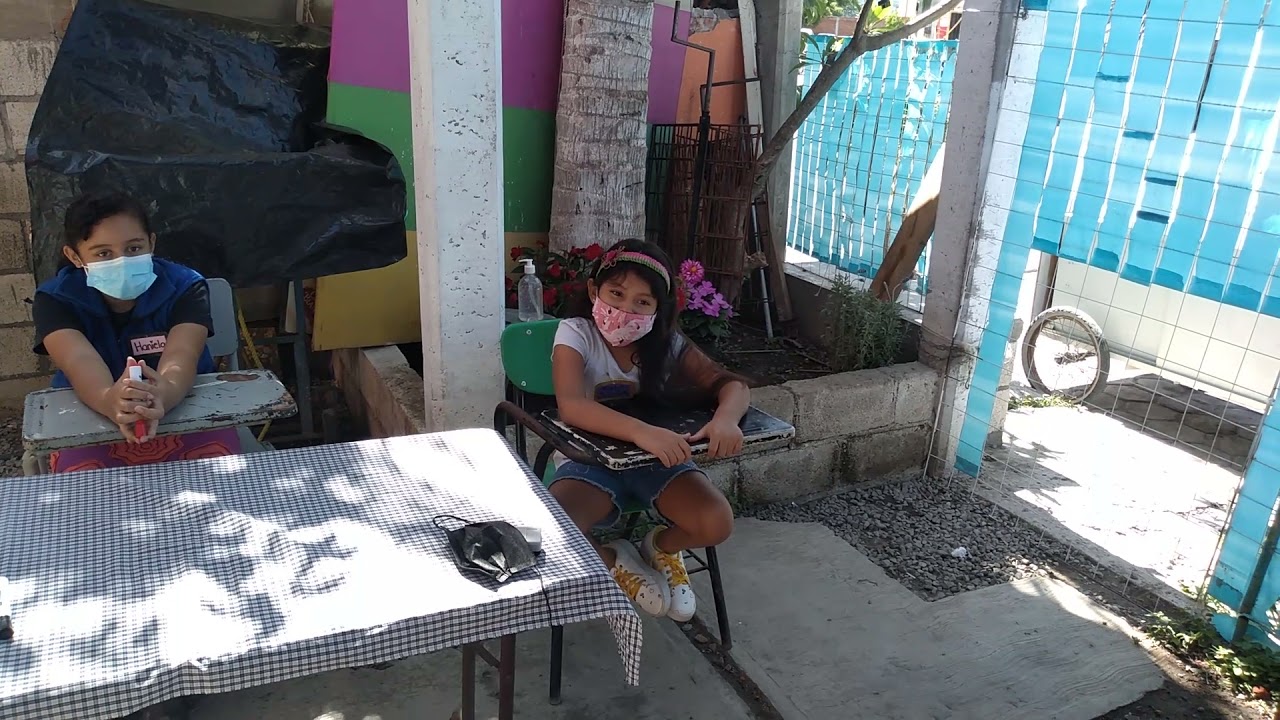 Saludando y dando información personal - YouTube