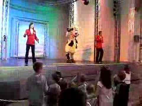 Agadoo Dance @ Butlins - YouTube