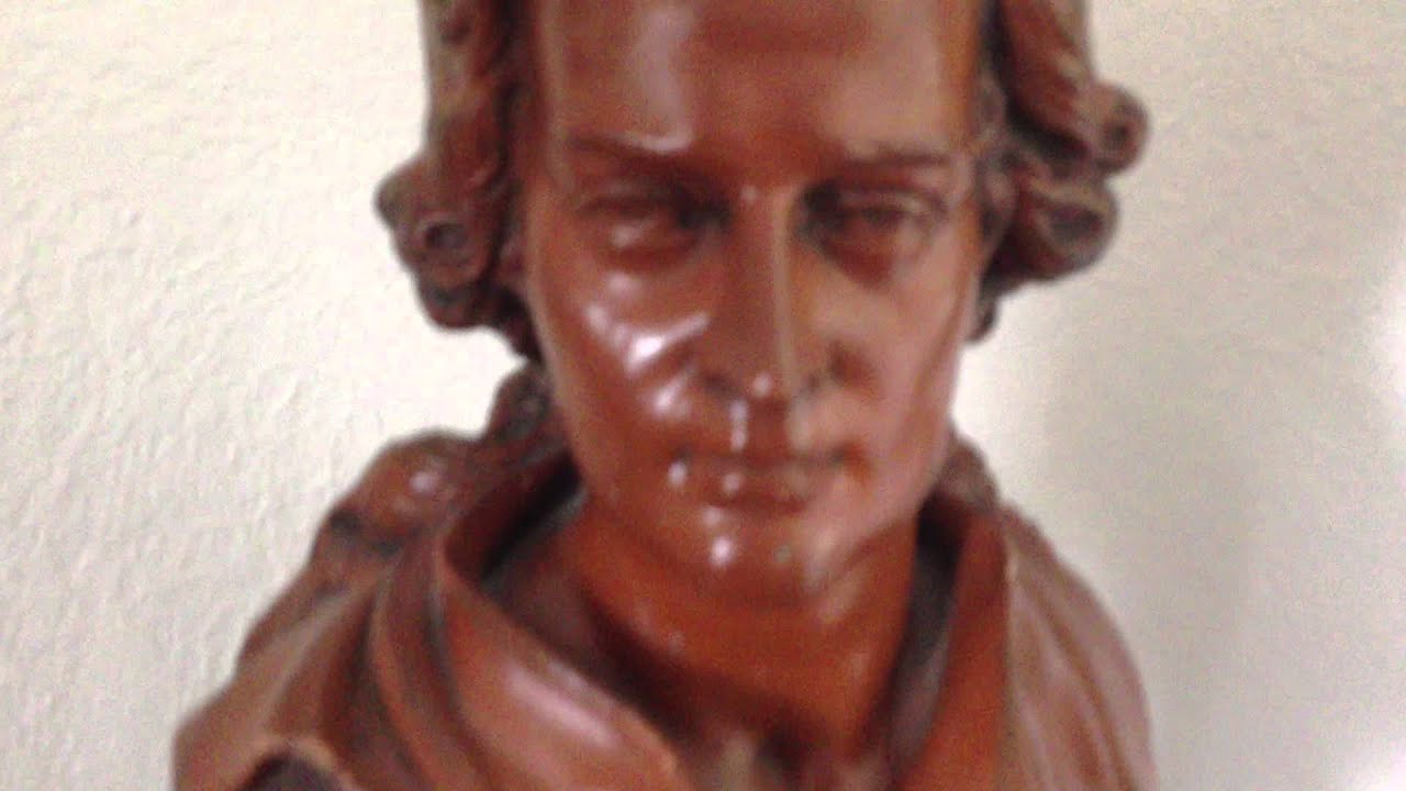 Creepy Statue Stare - YouTube