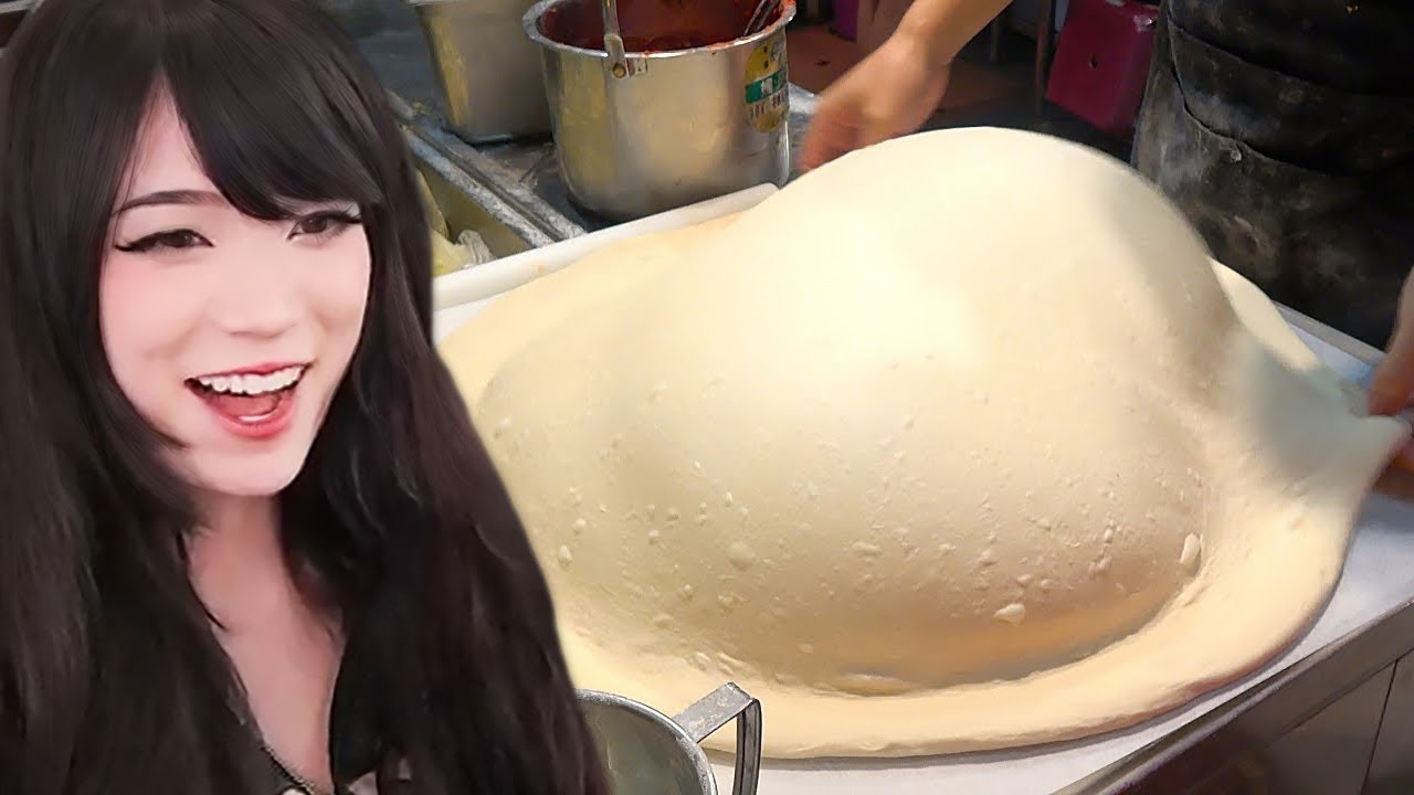 Emiru Reacts to Amazing Handmade Pizza | Taiwanese Street Food by ...