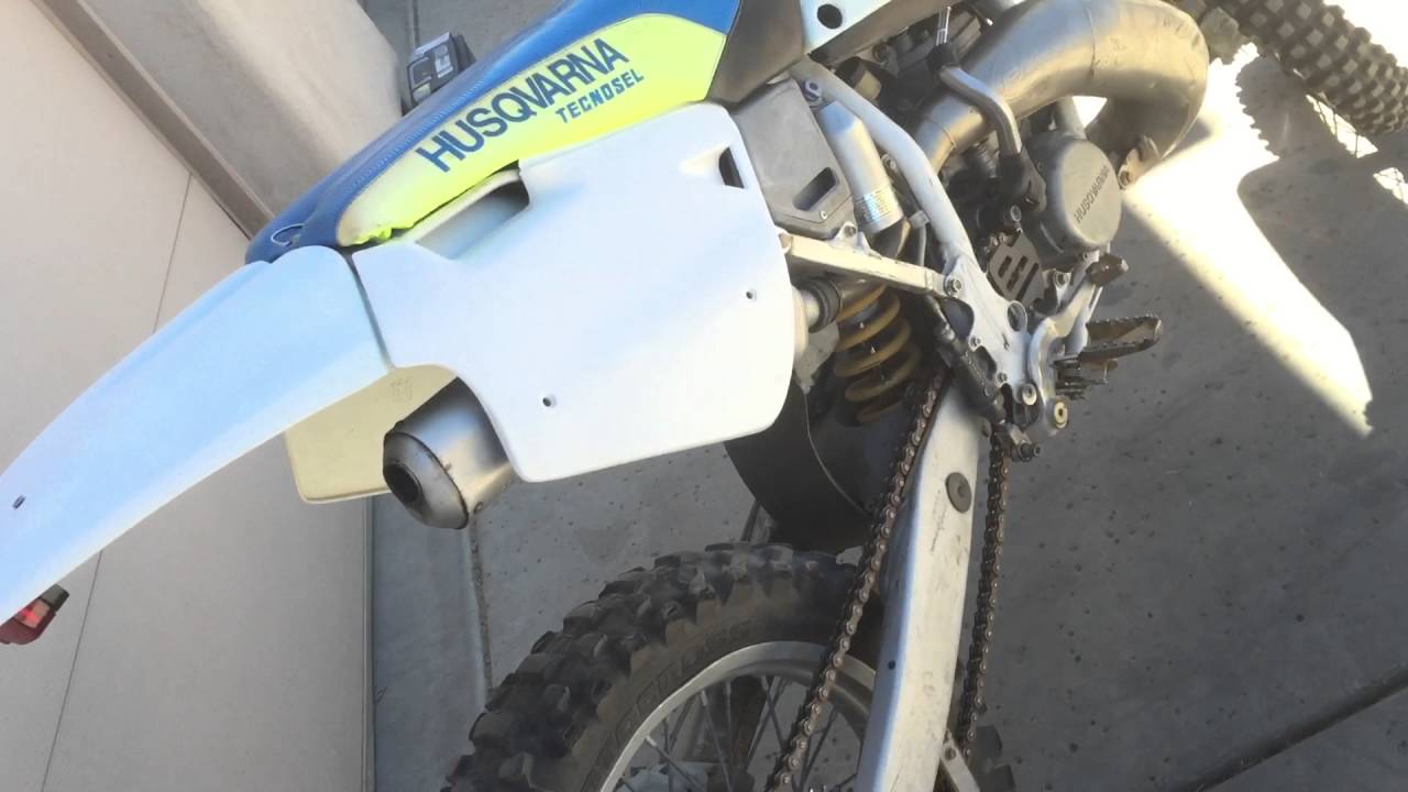 1995 Husqvarna WXE250 Cold start and idle - YouTube