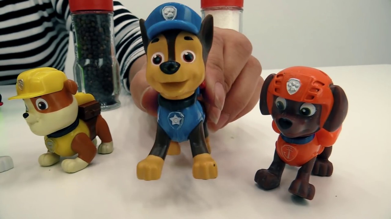 Clown cooks dinner for PAW Patrol toys. - YouTube