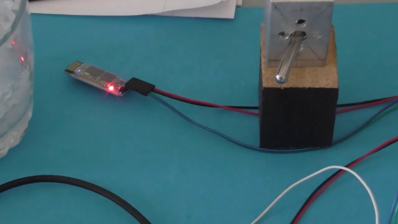 Two DS18B20 with LCD and LabView - YouTube