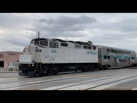 METROLINK #852 Passing By Los Nietos Double Crossing! Loosing its ...