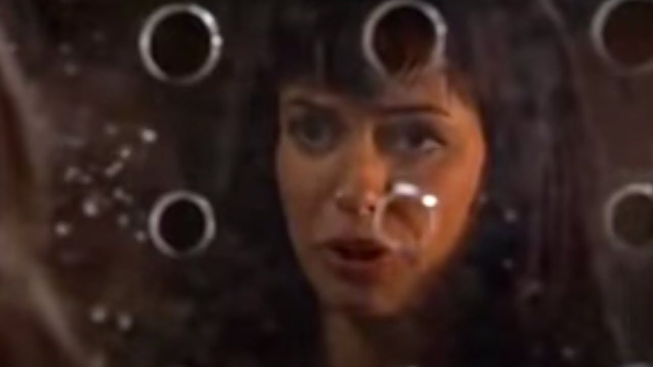 Gwen's Alien Kiss | Torchwood | BBC Studios - YouTube