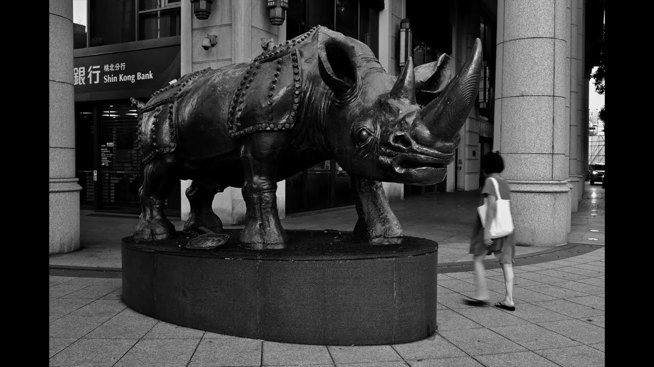 Fun Walking With Fotos. Taoyuan, Taiwan. October, 2022. (Leica X Typ 113)