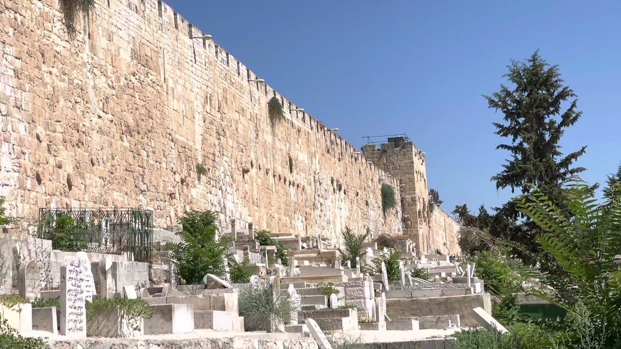 God’s Name being Spelled out on the Temple Mount’s Eastern Wall - YouTube