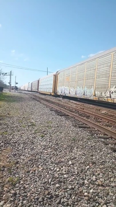 KCS Southern 4762 ES44AC duo leads ROBSAG at Galveston sub #railfan - YouTube