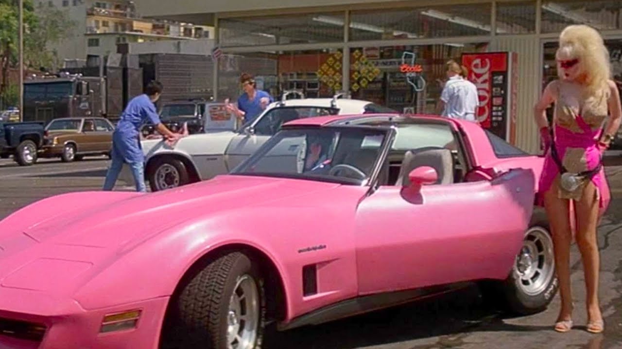 SHE fixes the car SUDDENLY a SHIP WITH ALIENS lands - YouTube