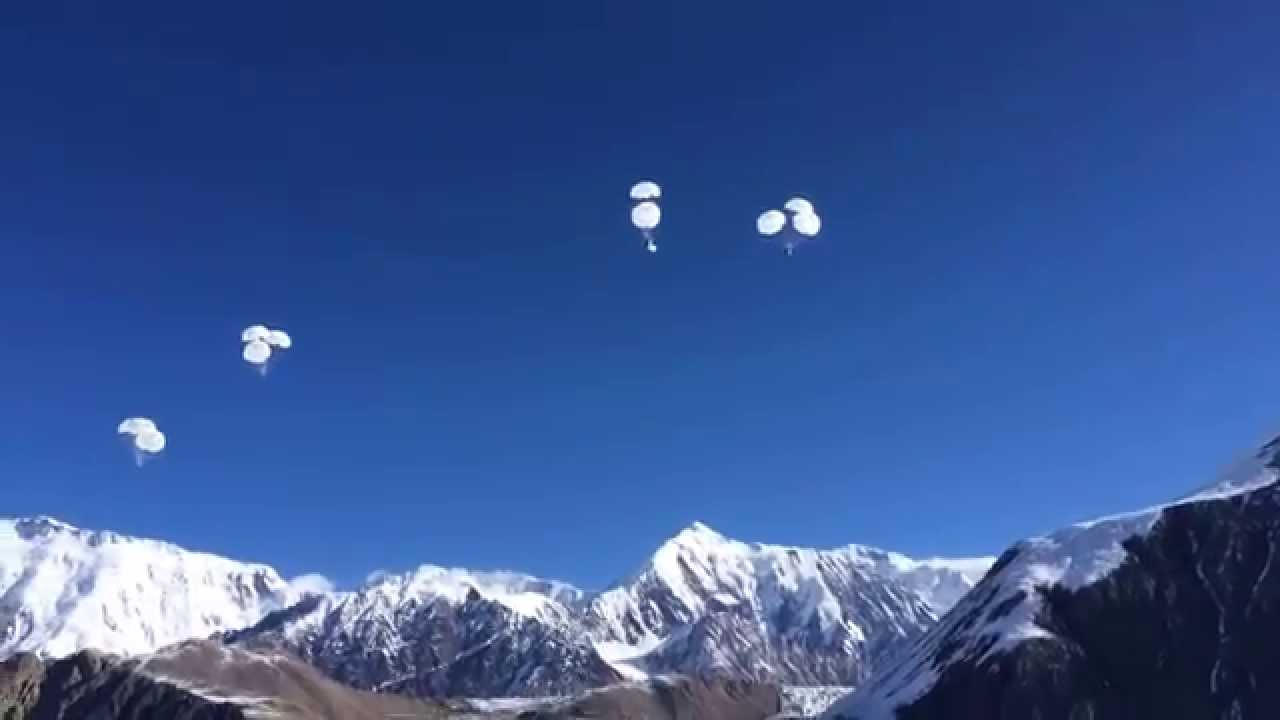Air drop from An-32 at Siachen - YouTube