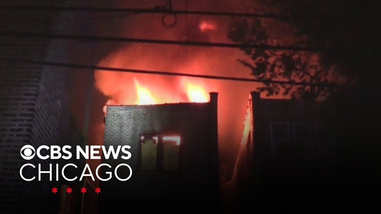 Building catches fire on Chicago's North Side - YouTube
