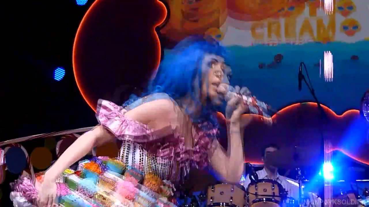Katy Perry - California Girls (live in Cologne 2011) HD - YouTube