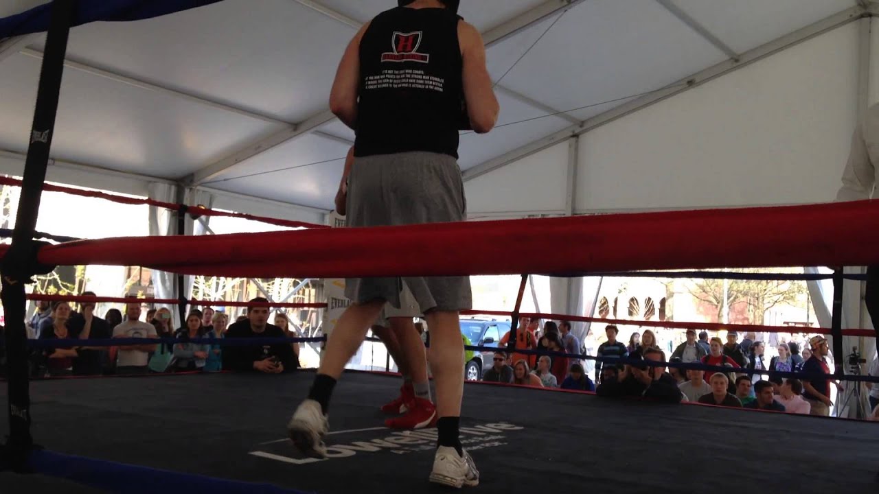 Harvard Boxing Club Fight Night, 2014 -- Roman vs Luis. Round 2 - YouTube