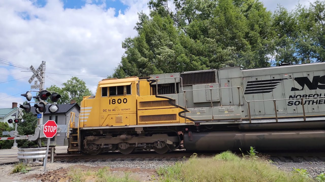 NS 1800 "Sonic Bonnet Yellow" - YouTube