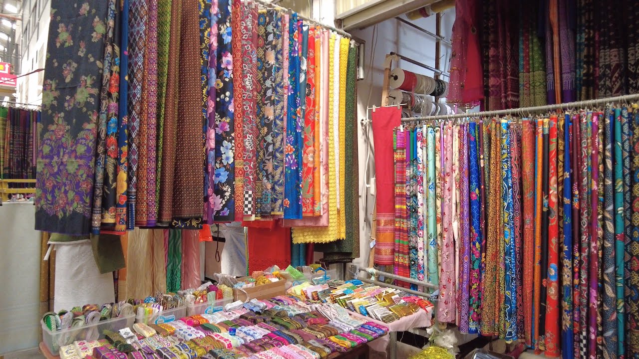 4K UHD Jinghong Cloth Market, Xishuangbanna, Yunnan, China. Beautiful ...